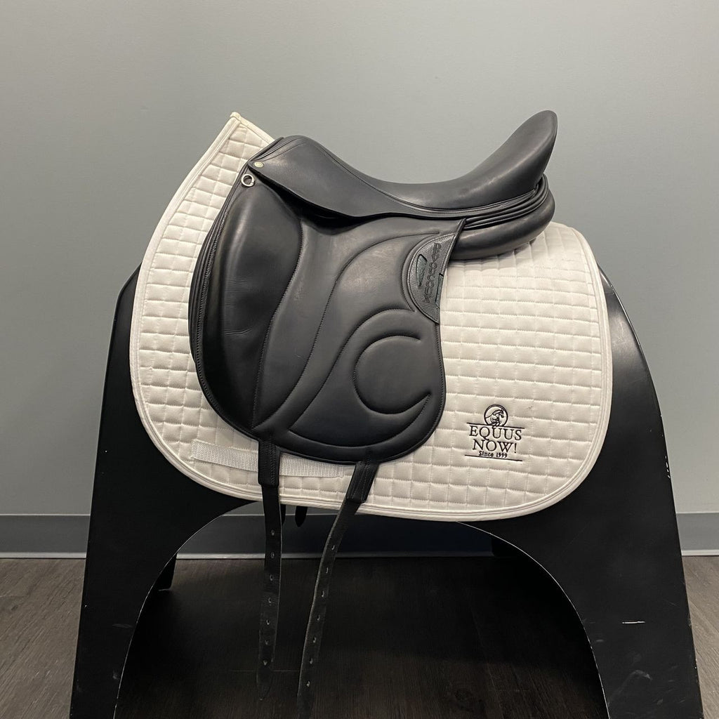 Used Devoucoux Loreak Dressage Saddle 18" Medium Wide Tree